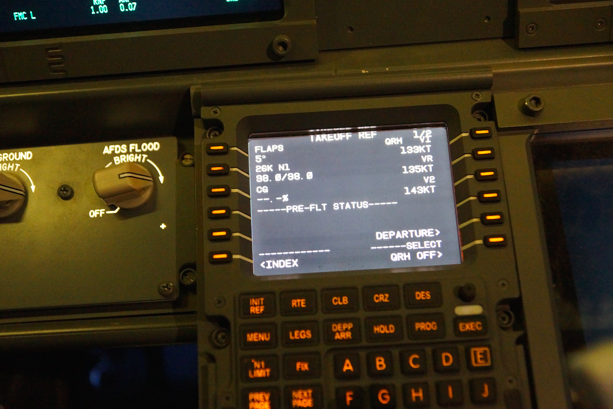 [REPORTAGE] Prenez les commandes d'un Boeing 737-800 NG avec Flight ...